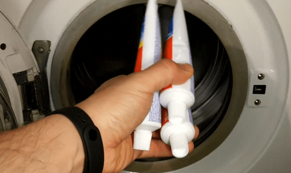 세탁기에 ''치약''을 가득짜서 돌리세요, 물때 세균 10만마리 전부 박멸됩니다.